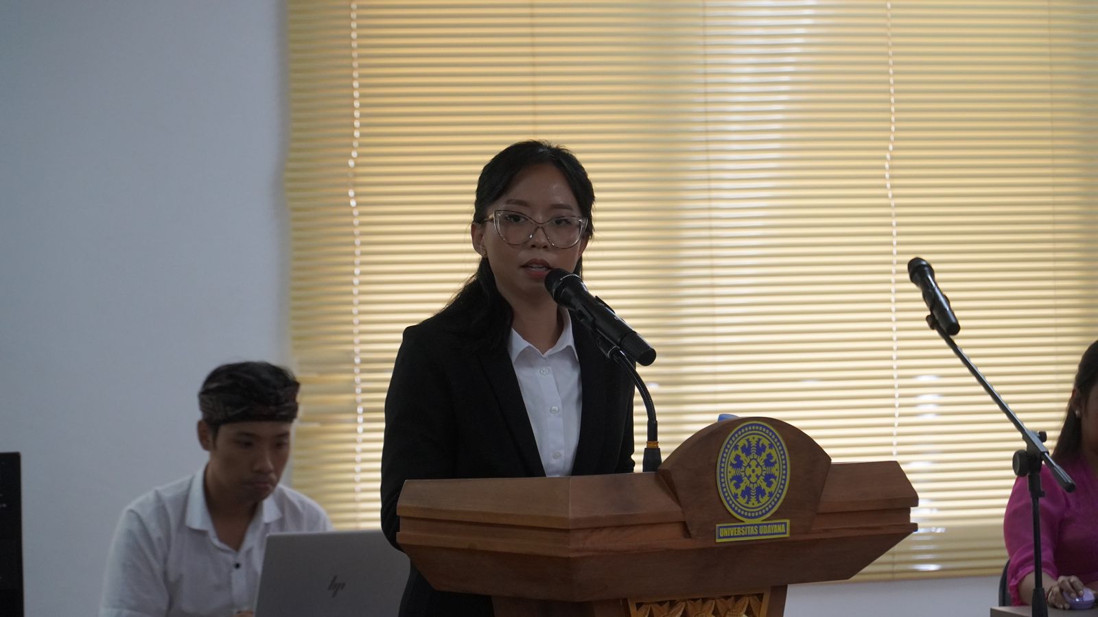Dosen FEB Unwar Putu Indah Hapsari Raih Gelar Doktor Ilmu Managemen di ...